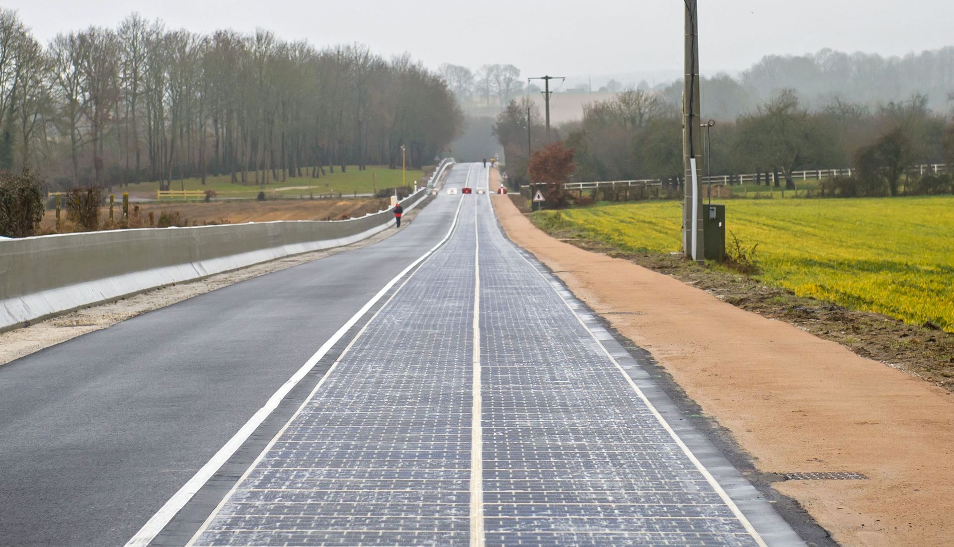 Frankrijk opent eerste autoweg met zonnepanelen - ClearTechnology.nl
